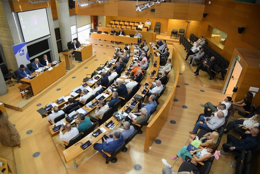 Τέλη, ΚΑΠ και έκτακτες χρηματοδοτήσεις- Οι διεκδικήσεις της ΚΕΔΕ για το ...