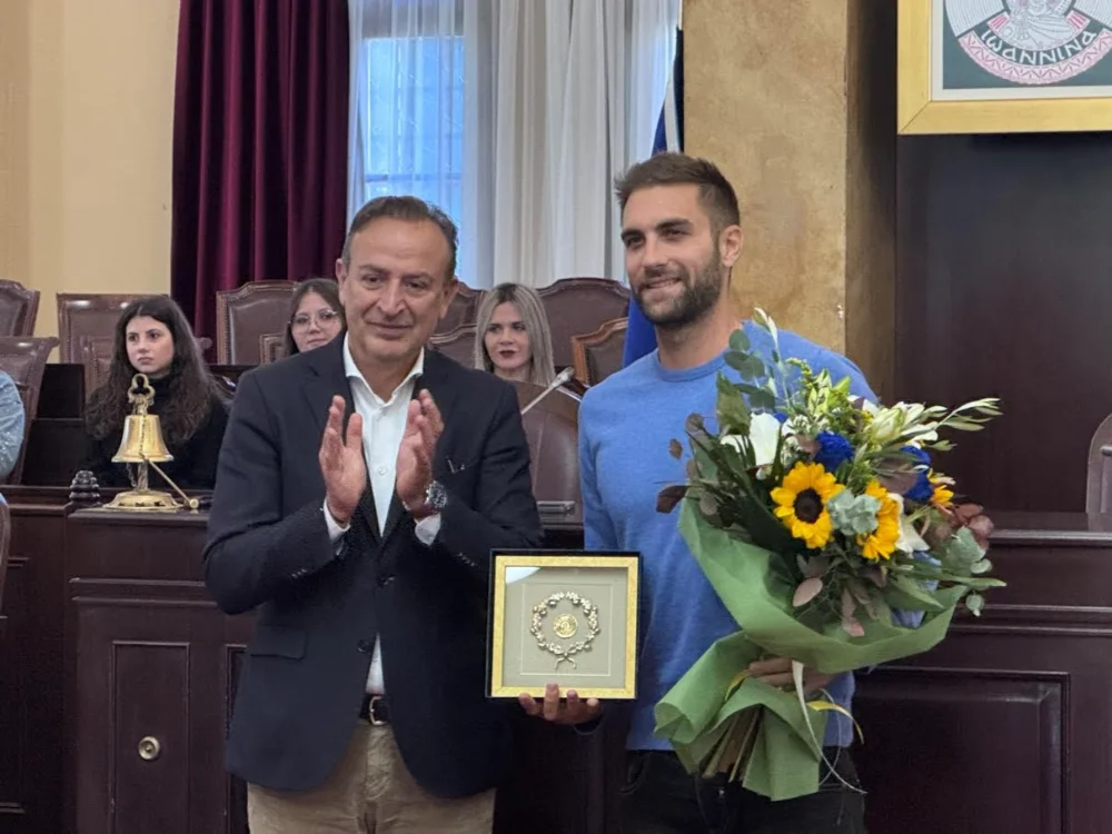 Και επίτιμος δημότης ο Στέφανος Ντούσκος- Τιμήθηκε από τον Δήμο ...