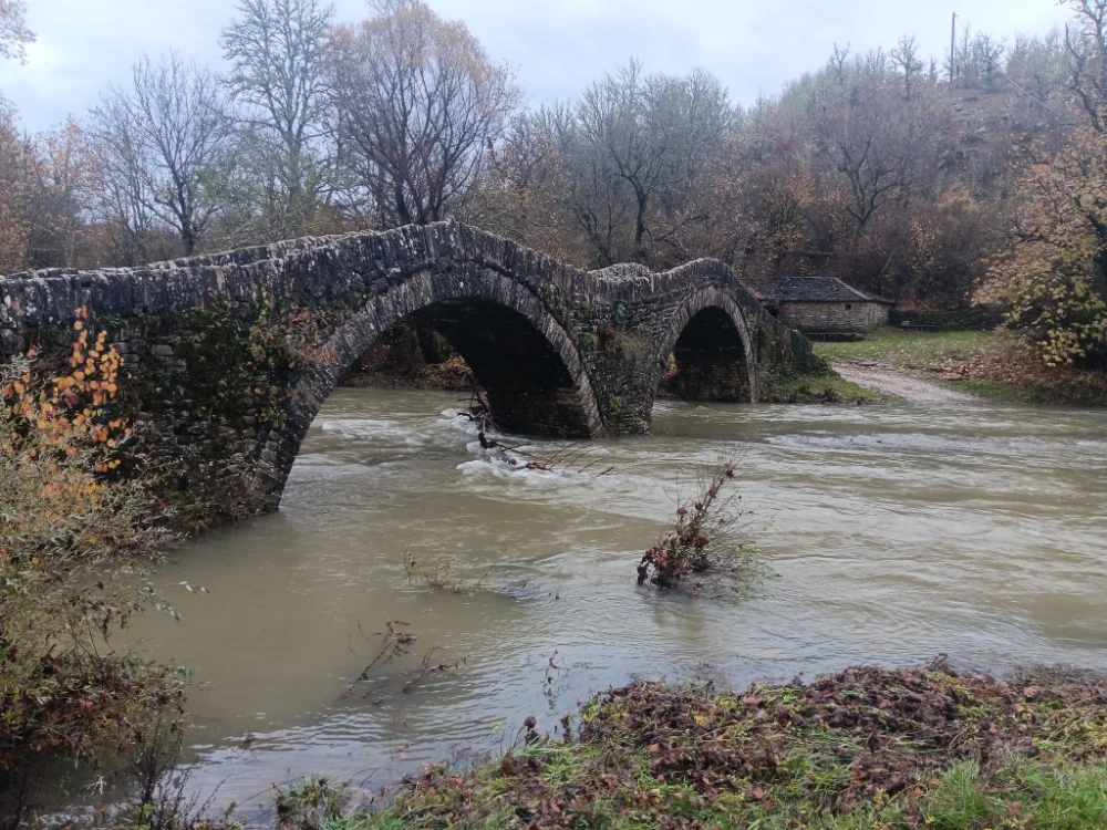 Ζαγόρι: Κατολισθήσεις και υπερχείλιση ποταμών- Σύσταση για αποφυγή ...