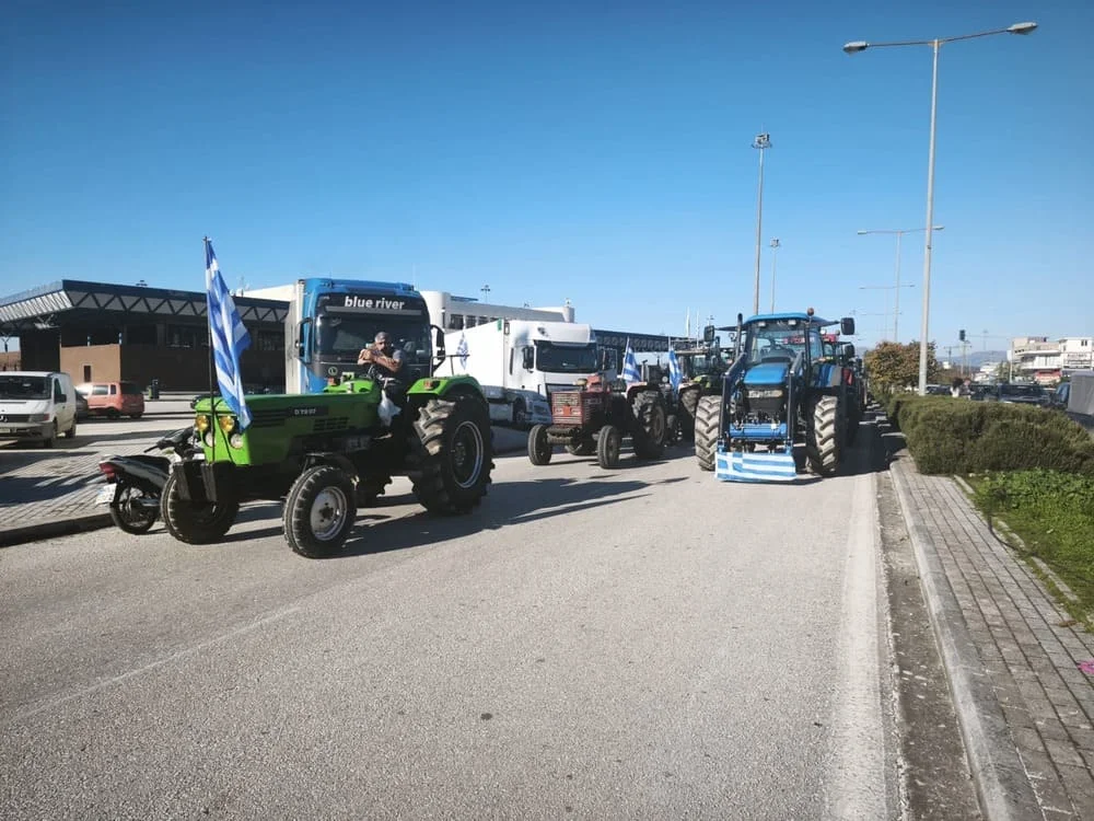 «Μπλόκο» σε Εγνατία και λιμάνι από τους αγρότες της Θεσπρωτίας - EpirusPost
