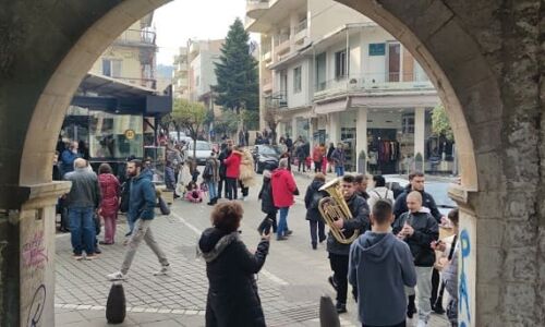 Κάλαντα, αγορές, βόλτες και πολυκοσμία… • EpirusPost • Ειδήσεις ...